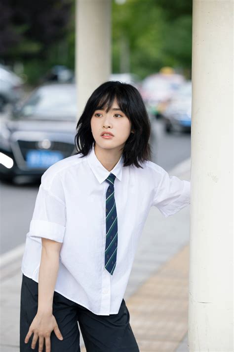 沈月短发校服写真学生气满满 明眸皓齿笑容超元气 搜狐大视野 搜狐新闻