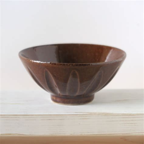 しのぎ末広茶碗～ブラウン 茶碗・めし碗 窯元 とら喜き 通販｜creemaクリーマ 10797864
