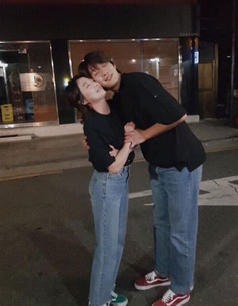 슬라이드 Sns★ 개그우먼 허민 여전한 가족 럽스타그램♥ 정인욱·딸과 행복 아주경제