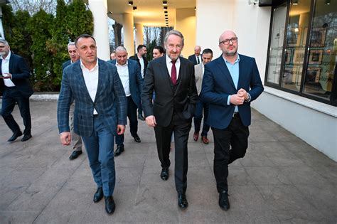 PREDSJEDNIK SDA BIH BAKIR IZETBEGOVIĆ NA IFTARU U BIHAĆU mojusk ba