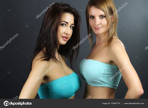 Lesbensex Mit Zwei Schönen Brünetten Telegraph