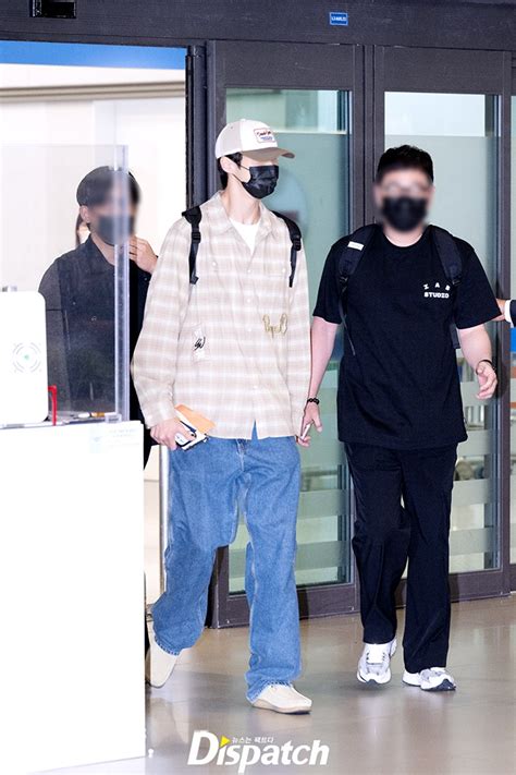 셀럽패션정보 변우석 공항패션 신발 정보 클락스 오리지널스 변우석 공항 신발 변우석 신발 변우석 로퍼 변우석