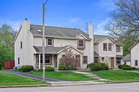 2001 Woodburn Road Unit C Waukesha Wi 53188 Zillow