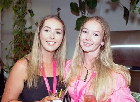 Ella And Meg Plimmer Metropol