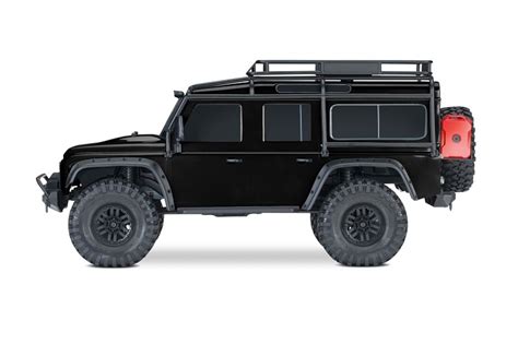 RC model auta Traxxas TRX-4 Defender v černé barvě | Astra