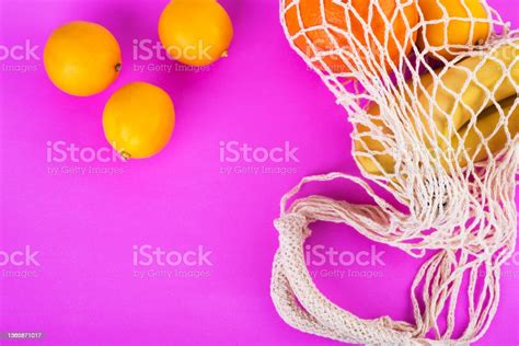 매우 페리 배경 위에 유기농 과일과 음식이있는 캔버스 면 쇼핑 에코 친화적 인 가방 제로 폐기물 플라스틱 무료 개념에 대한 스톡 사진 및 기타 이미지 Istock