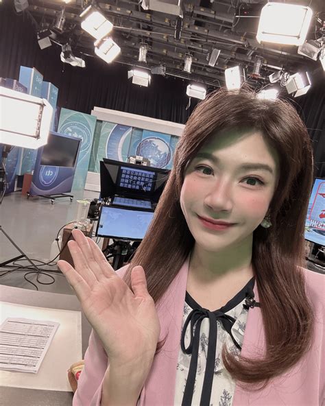 新聞主播 鄭亦真 終於回來運動了 跟媽媽來窩菌打卡 今天上階梯有氧，雖然跟不上拍子，還是跳得很開心 謝謝堡寶應援的水果，超大的棗子像青蘋果🍏，好吃 ️ 運動女孩 主播日常 新聞主播