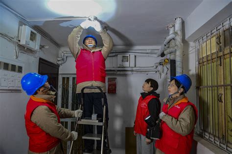 【新春走基层】特殊的除夕特别的服务黎明大棚草莓