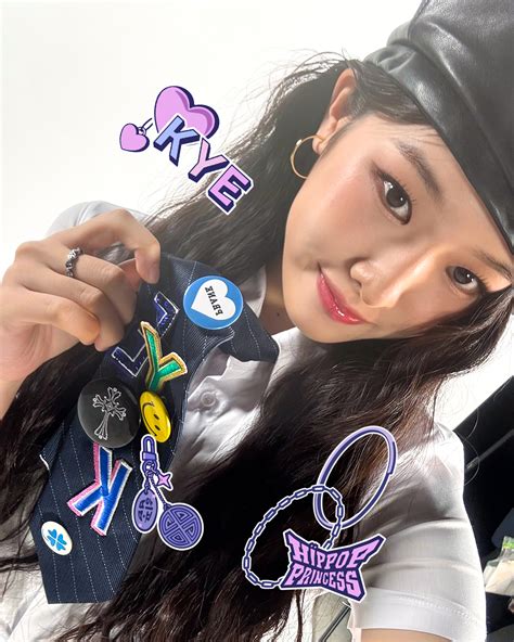 251112 Make My Sticker Selfie Kim Yeeun Kpopping 251112 Make My Sticker Selfie Kim Yeeun Kpopping
