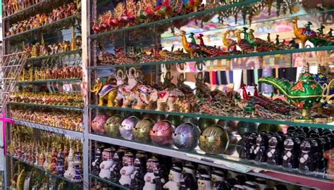 Meena Bazaar Dubai Shopping Timings How To Reach And Tips