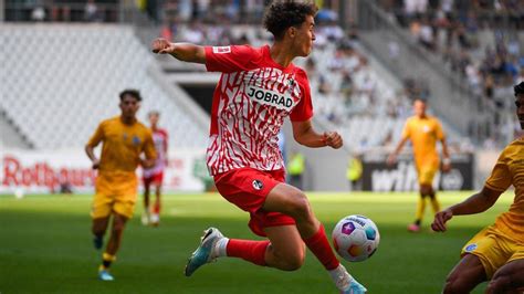Sc Freiburg Warum Wechselt Noah Darvich Von Freiburg Nach Barcelona