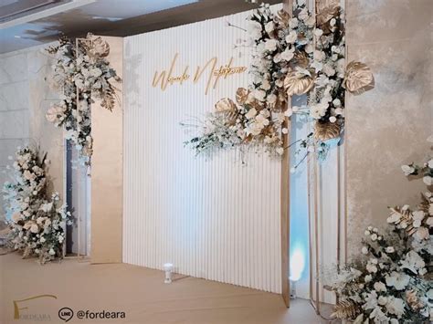 Backdrop Gold Color