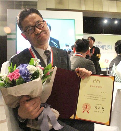 성모자애복지관 제36회 장애인의 날20160420을 맞아 지역복지팀 프로그램을 이용하고 있는