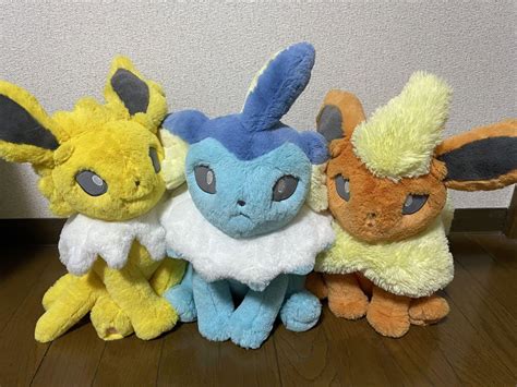 ふわふわ抱きぬいぐるみポケモンサンダー、シャワーズ、ブースター3匹セット メルカリ