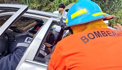 Rescatan A Mujer Atrapada Tras Accidente Vial En Cojutepeque Diario