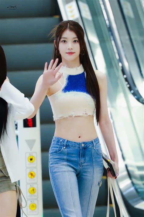 Xiaoting At Gimpo Airport Heading To Japan For Fly By Concert Tour