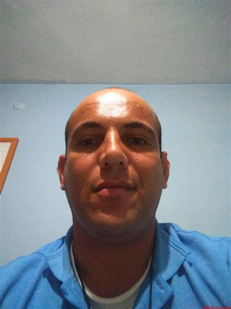 Bekarım Hiç Evlenmedim Türk Veya Yabancı Bir Hiç Evlenmemiş Bayanla Evlenmek Istiyorum