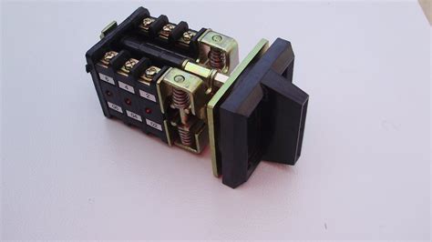 Voltmeter Selector Switch At Best Price In Vadodara By Control Dynamics