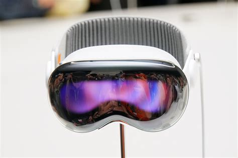 I Saw Apples First Xr Device Vision Pro Locally Features That Can