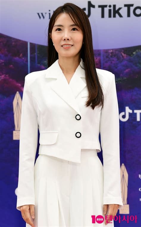 Ten 포토 하지은 단아한 미소 텐아시아