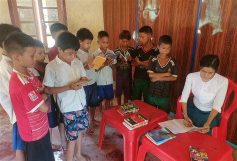 ဘူးသီးတောင်မြို့၌စာဖတ်ရှိန်မြှင့်တင်ရေး Mobile Library စနစ်ဖြင့် စာအုပ်စာစောင်များ အခမဲ့ ငှားရမ