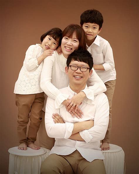 대구가족사진 달서구가족사진 대구리마인드웨딩 일마레스튜디오 가족초상화 가족사진 가족 사진