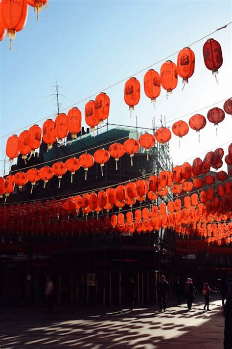 거리 생활 거리 장면 건물 건축 그림자 그림자 놀이 낮 다색 다채로운 도시 도시 경관 도시 설정 도시 풍경