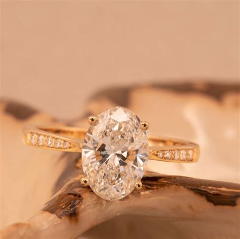 Engagement Ring Claw Settings Explained