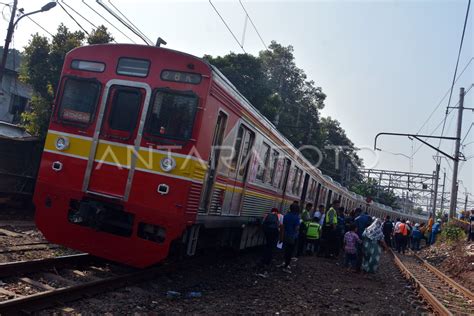 Evakuasi Krl Anjlok Antara Foto