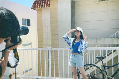 福田朱里さんのインスタグラム写真 福田朱里instagram 「ヤングマガジン撮影オフショット⚓️ 2枚目の自転車のカットが好き♡