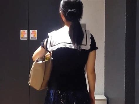 【痴漢】evでjkのスカートをめくってお尻を鷲掴み！ドアが開くとダッシュで逃げるヤバイやつ Geeokazu 自慰無料おかず動画
