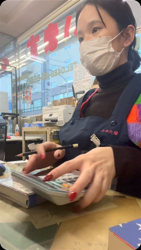 ブン 点は尖りもするし、三角にもなるらしいです。黒髪にしました。 Instagram