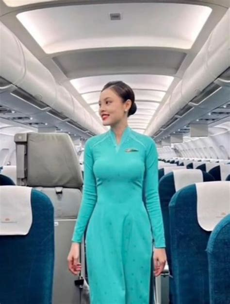 Former Vietnamese Air Hostess Turned Internet Celebrity Exposed As Head