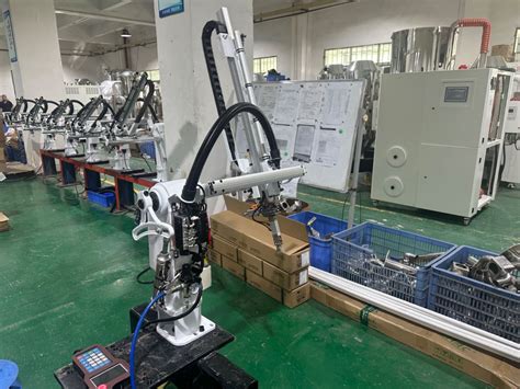high speed injection robot arm for picking sprue high speed injection