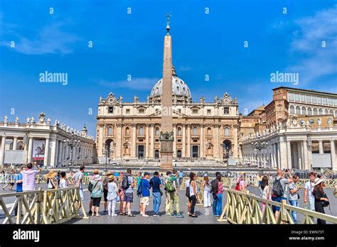 Palazzo Apostolico Is The Official Residence Of The Pope Immagini E