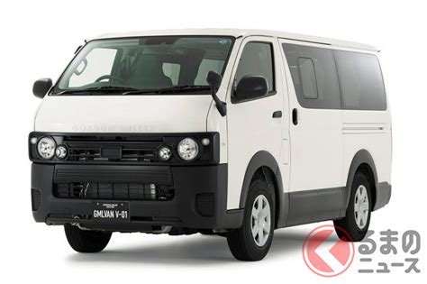 トヨタ「黒顔ハイエース」実車公開！ ウッド内装がめちゃ「オシャレ」！ 家族で寝られる丸目レトロ車中泊カー「gmlvan V 01」とは