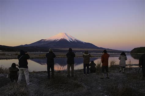 日の出時に富士山頂が真っ赤に染まった「紅富士」 インターリゾート東屋 山中湖 スポーツ合宿 野球 サッカー テニス