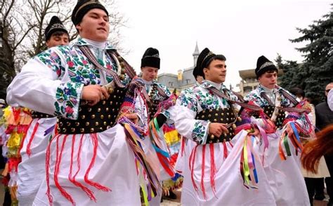 Se face Festivalul de Datini și Obiceiuri de Iarnă Din străbuni din