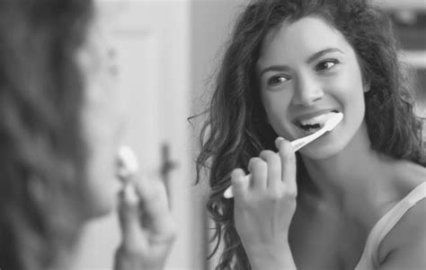 El Cepillado De Dientes Ángela Apostu Estudio Dental