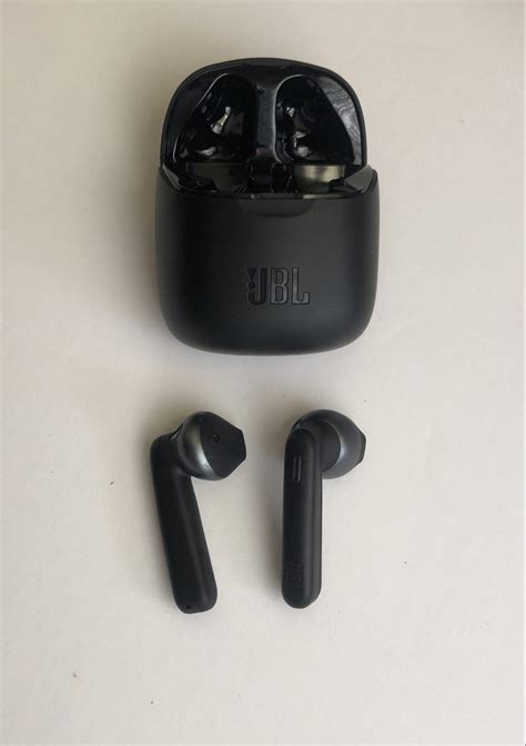 JBL Tune 225TWS Review: No-frills True Wireless Earbuds, 46% OFF