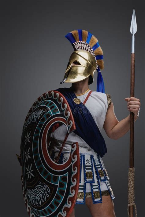 Señor De Guerra Griego Del Pasado Con Lanza Larga Y Escudo Imagen de