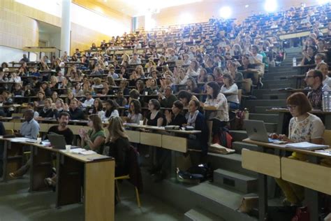 L université de Versailles Saint Quentin en Yvelines progresse dans les