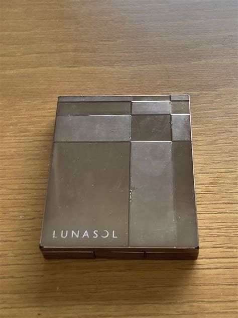 ルナソル アイシャドウ スキンモデリングアイズ 01 メルカリ