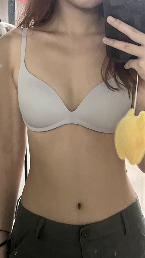 菠萝别吃我（考研期末复习 On Twitter 说真的 二十多年 头一次买到这么贴的内衣 记住 哥的尺码是70a