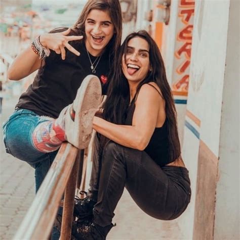 Bárbara De Regil Y Su Hija Posan En Mini Bikini
