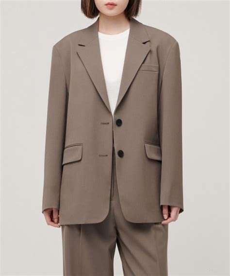 무신사 스탠다드 우먼즈 오버 숄더 오버사이즈 블레이저 더스티 베이지 위시버킷