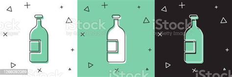 白と緑黒の背景に分離アルコール飲料ボトルのアイコンを設定しますベクトルの図 いたずら書きのベクターアート素材や画像を多数ご用意