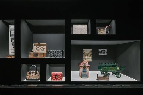 Les Malles Louis Vuitton Dévoilent Leurs Secrets Dans Une Exposition