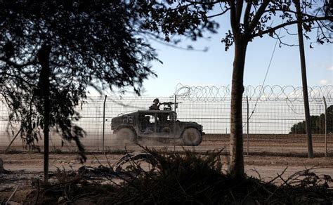 Израилын арми дүрвэгчдийн хуаранд цохилт өгч олон хүн амиа алджээ