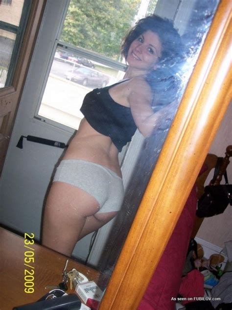 Sexy Hottie Camwhoring In The Nude In Her Bedroom Porn Pictures Xxx